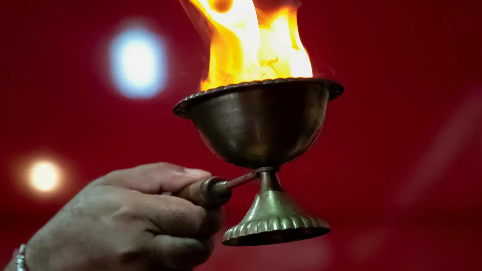 How To Burn Camphor,ಎಷ್ಟು ಗಂಟೆಗೆ ನಾವು ದೇವರ ಕೋಣೆಯಲ್ಲಿ ಕರ್ಪೂರ ಹಚ್ಚಬೇಕು ...
