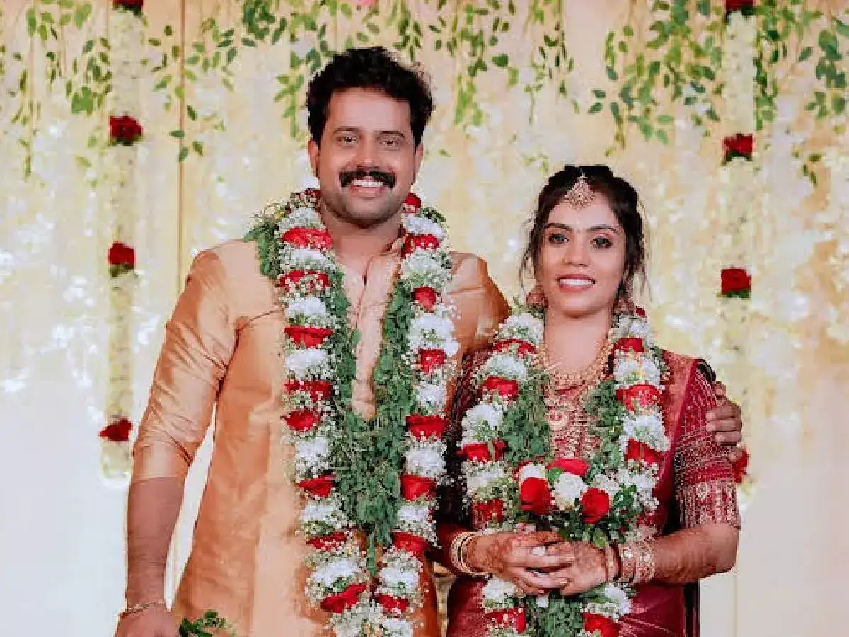 Devaprasad And Dhanya Family Life,ആദ്യ വിവാഹത്തിൽ സംഭവിച്ചത്! ആ അരങ്ങേറ്റം കഴിഞ്ഞാ ...