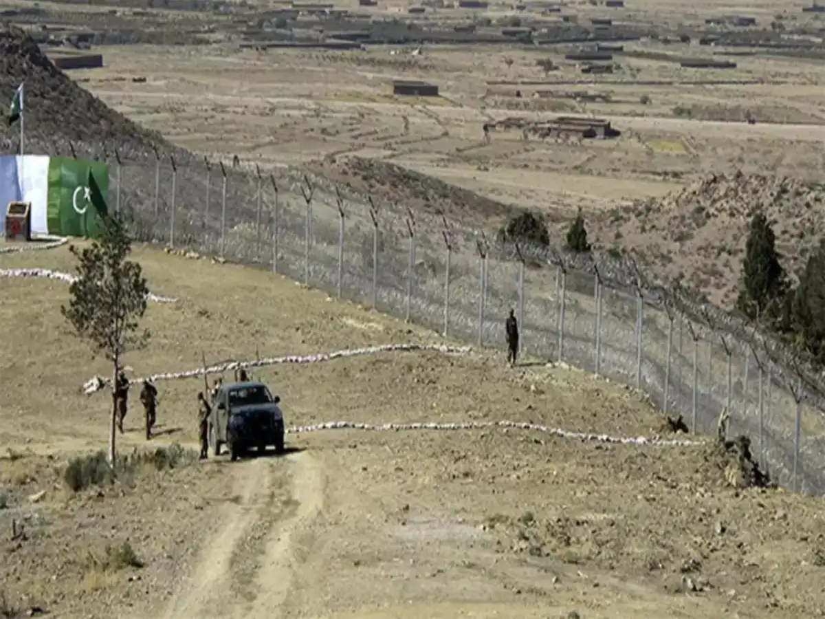 Pakistan Afghanistan Border Fencing : Pakistan Taliban Border Dispute ...