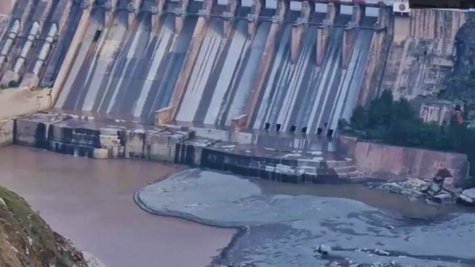 Salal Dam Gate Close,जम्मू- कश्मीर के रियासी में सलाल डैम के सारे गेट ...