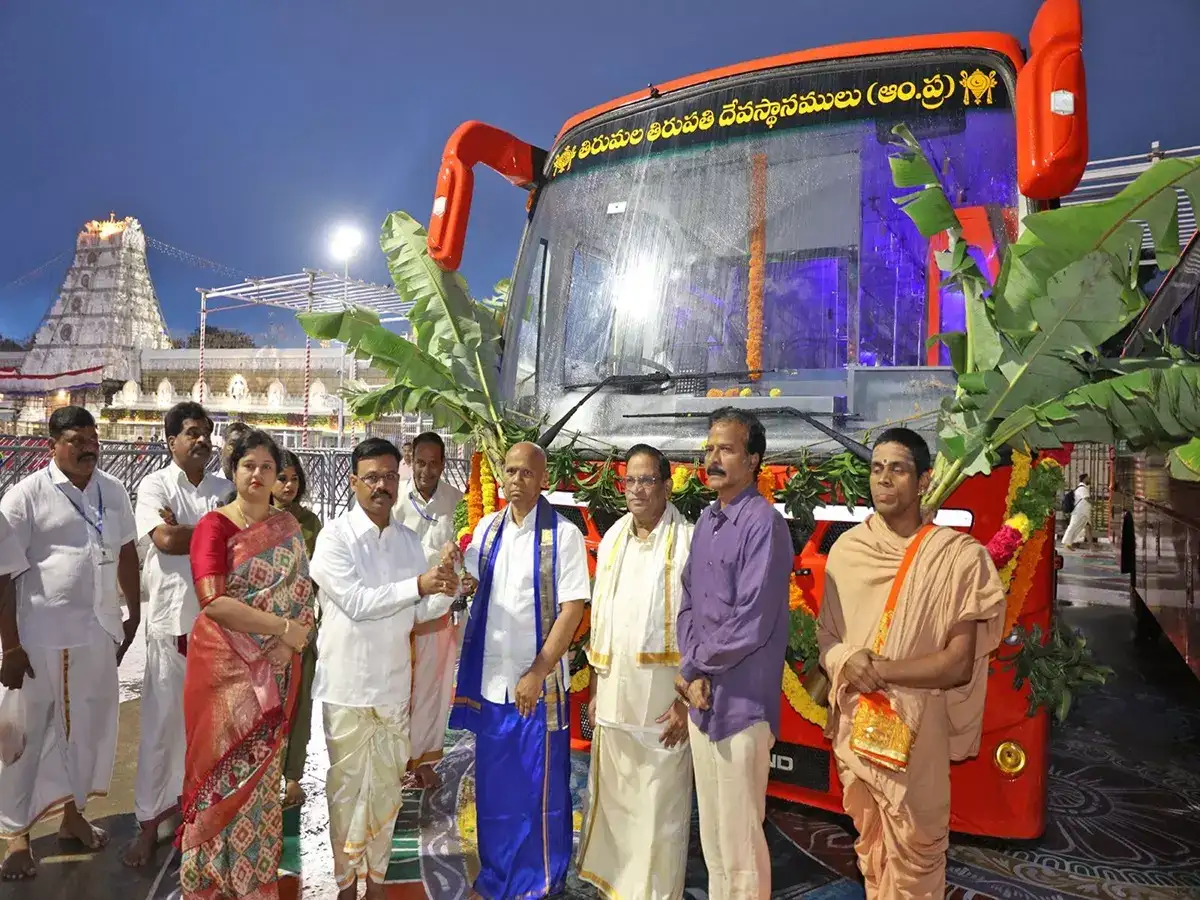Chennai Devotee Two Buses Donation To Ttd,తిరుమల శ్రీవారికి చెన్నై ...