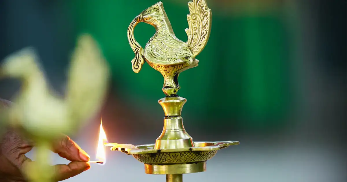 Diya In Pooja: ದೇವರ ದೀಪವನ್ನು ನೀವು ಈ ದಿಕ್ಕಿನಲ್ಲಿ ಮಾತ್ರ ಹಚ್ಚಿಡಬೇಕು ...