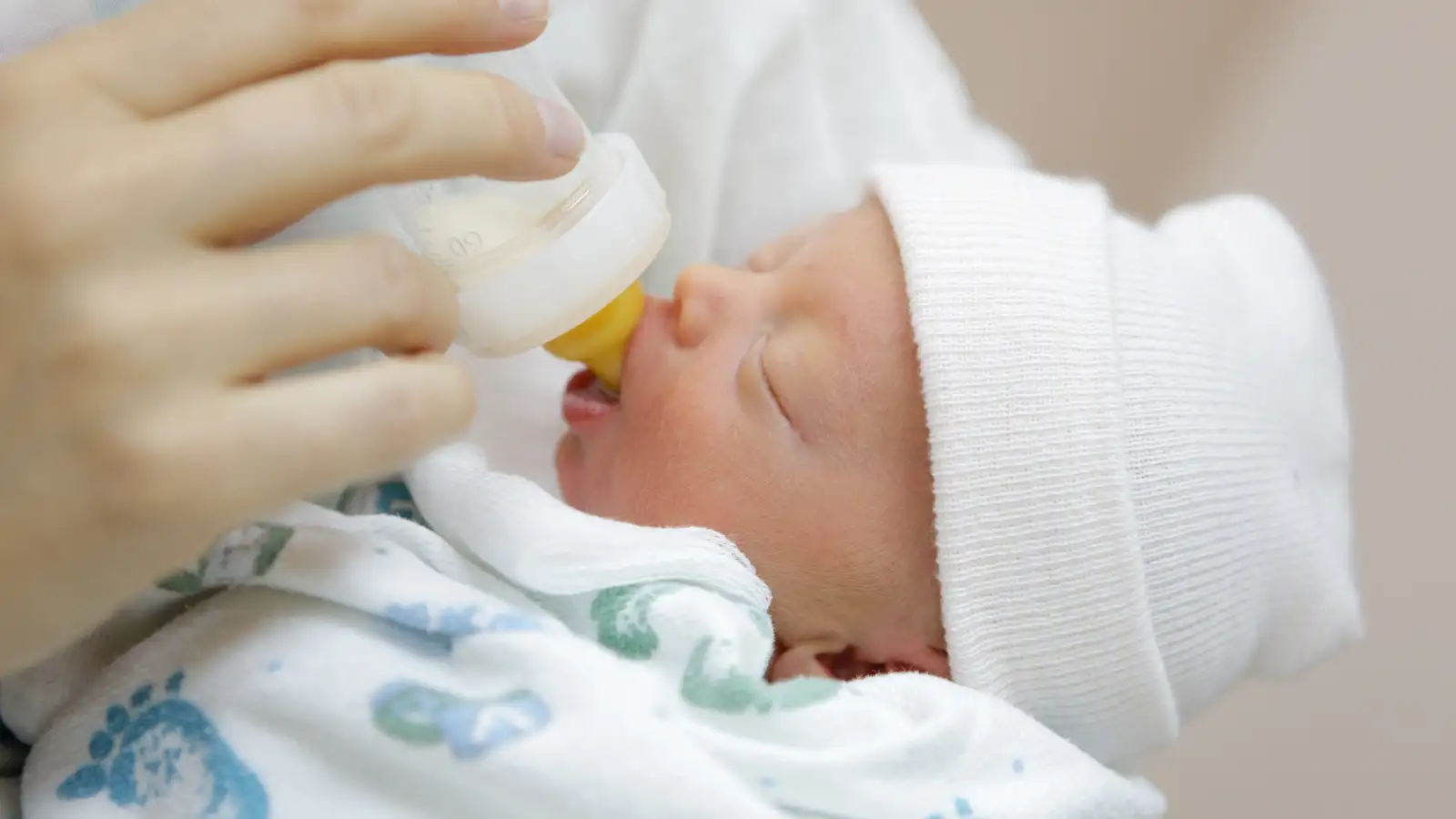 Feeding a Premature Baby | Breast Milk, Fortifiers, and Nutrition Tips