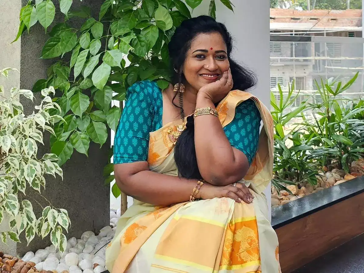 Manju Pathrose,ഭർത്താവ് വണ്ടിയിൽ നിന്ന് തള്ളിയിട്ടല്ലേ; എന്നെ കണ്ടപാടേ ...