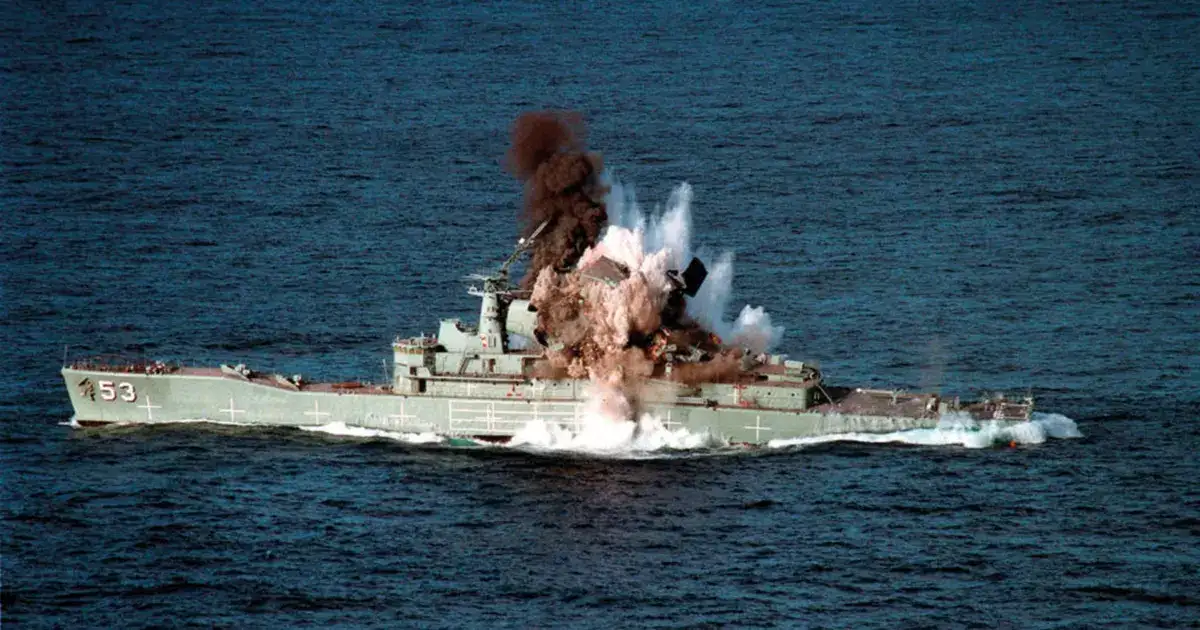 Israel Attack On Uss Liberty,जब इजरायल की बमबारी से दहल गया था अमेरिका ...