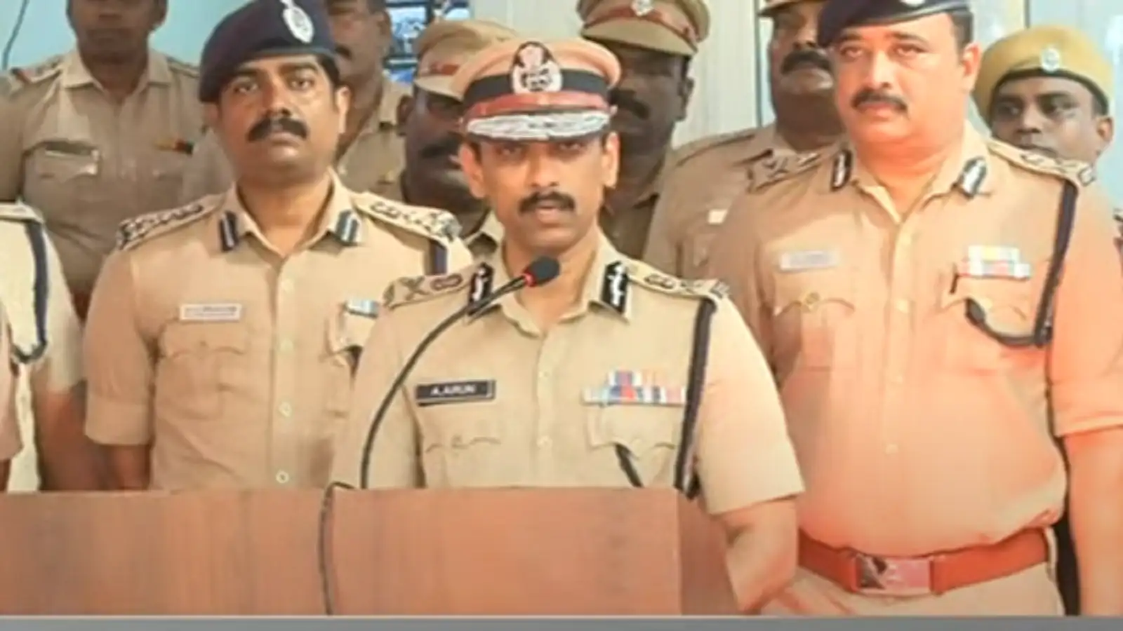 Chennai News : தீபாவளி பண்டிகைக்கு புத்தாடை வாங்க குவியும் பொதுமக்கள் ...