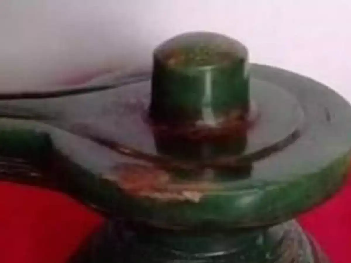 Emerald Shiv Lingam,இந்த சிலையின் உயரம் வெறும் 8 செ.மீ தான்... ஆனால் ...