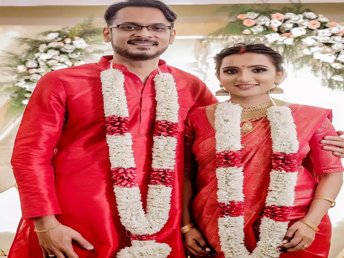 பாடகி மஞ்சரி,திடீரென இரண்டாவது திருமணம் செய்து கொண்ட பிரபல பாடகி ...