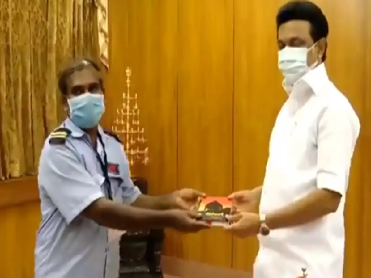 Security Guard Corona Fund To Mk Stalin,‘தங்கமனம்’ தங்கதுரை: ஸ்டாலின் ...