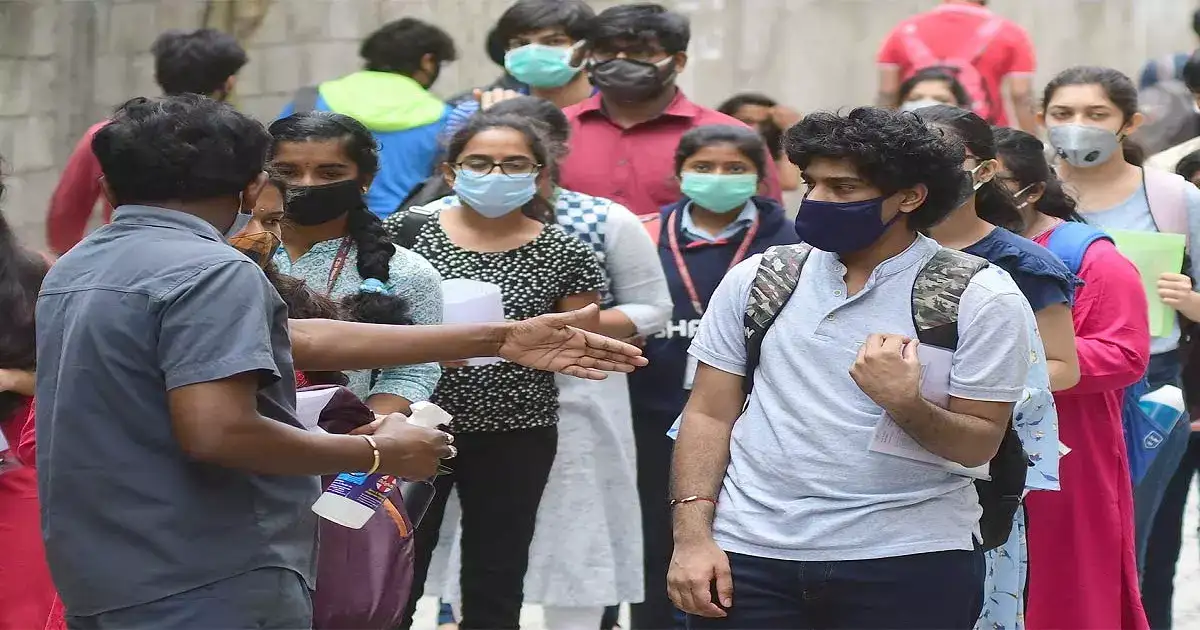 NO help desk at CET headquarters students get information from security ...