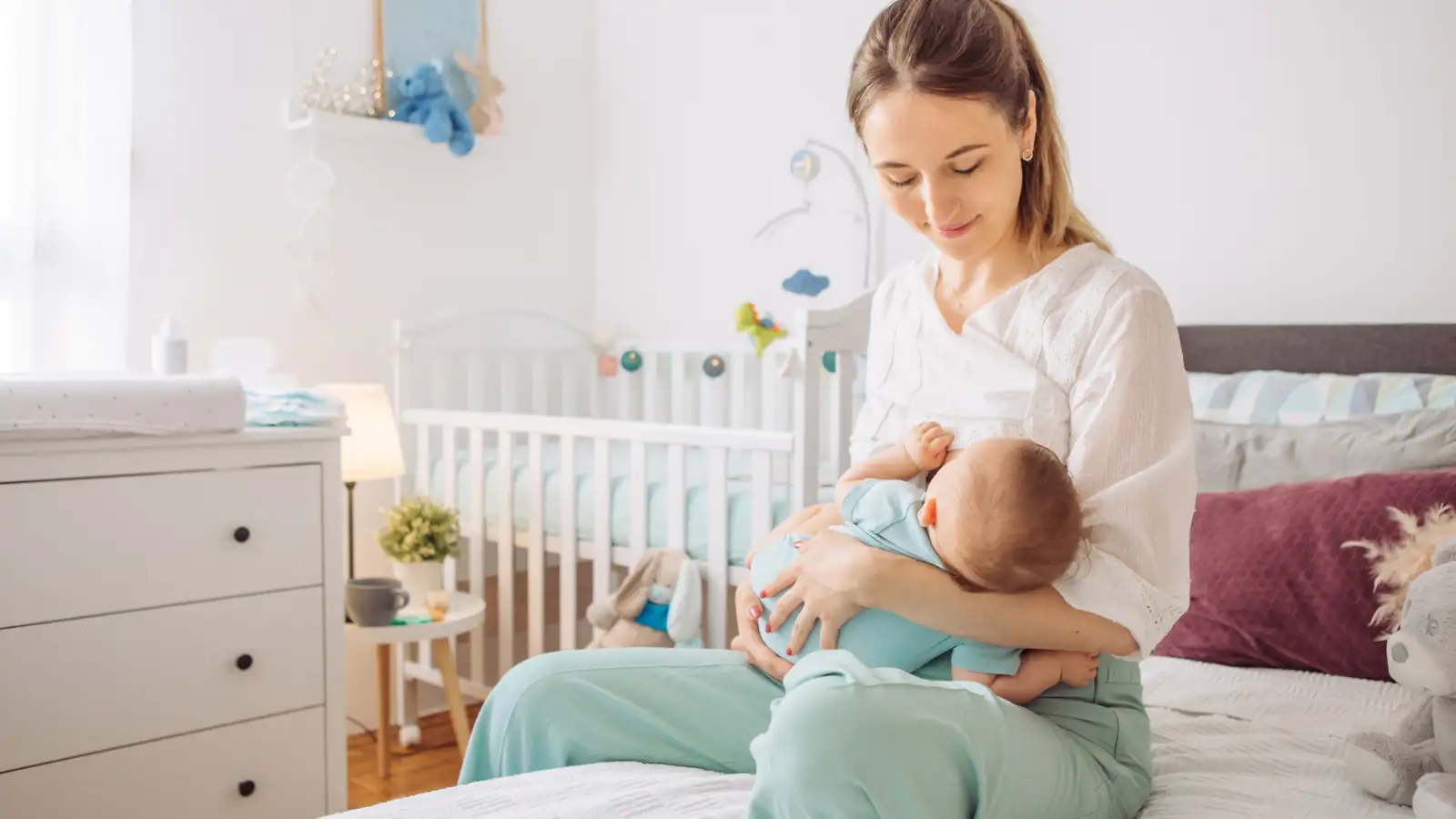 When and How Often to Switch Sides While Nursing: A Simple Guide
