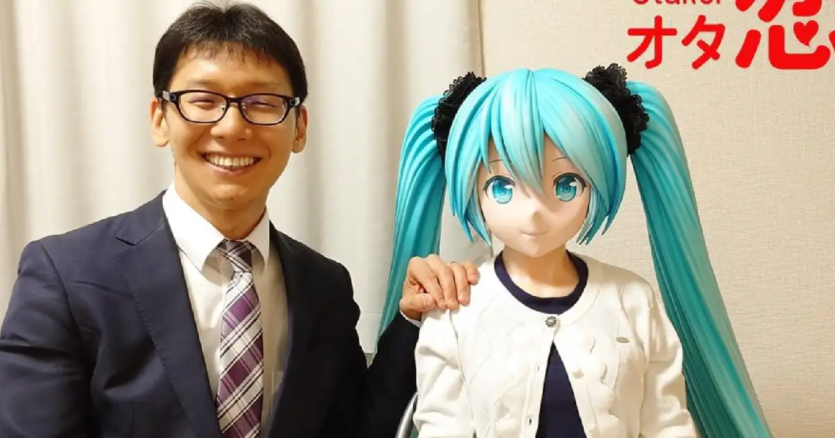 Japanese man marries the anime doll Hatsune Miku Video Viral | सिंगल ...