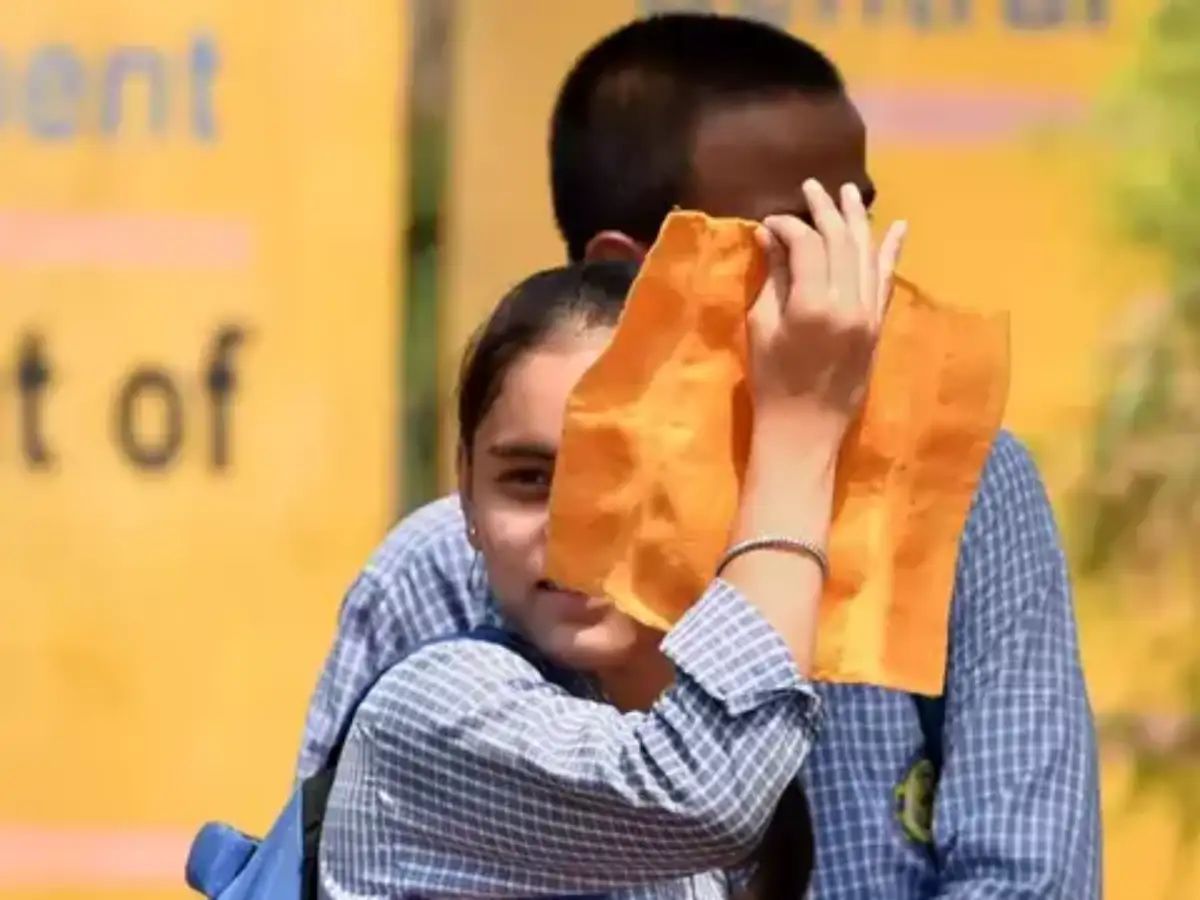 Kerala Heat Wave Warning : കുറയാതെ ചൂട്; ഇന്ന് 10 ജില്ലകളിൽ യെല്ലോ അലേ ...