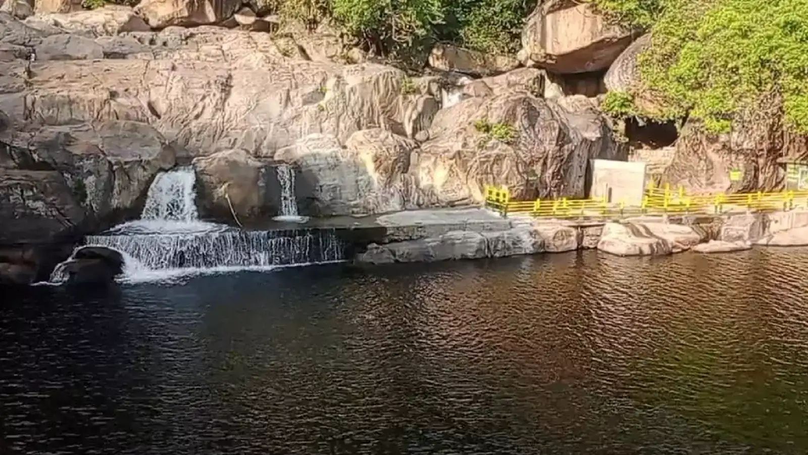 Manimuthar Falls In Tirunelveli,மணிமுத்தாறு அருவி 4 மாதங்களாக மூடல் ...