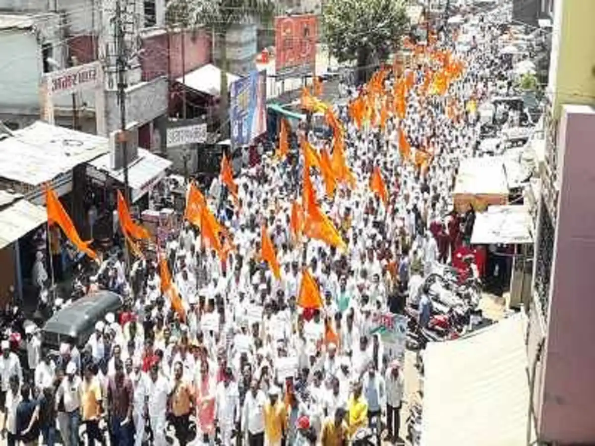 भ्याड हल्लाप्रकरणी महापौर पुत्रासह दोघे अटकेत - dhule city mayor chandrakant sonar son deva ...