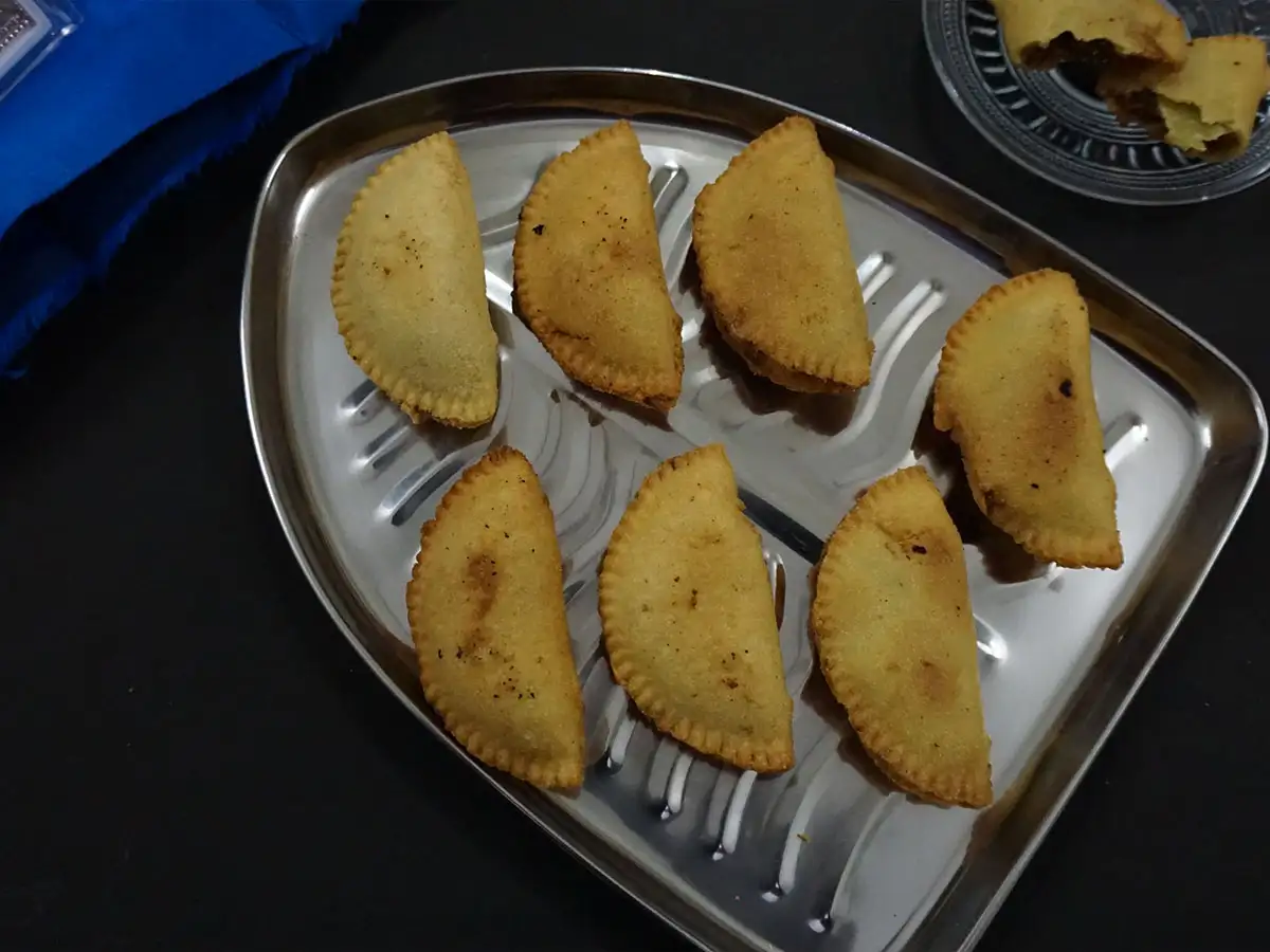 How To Make Kadabu Jaggery And Coconut Kadabu Kadubu Recipe Modaka ...