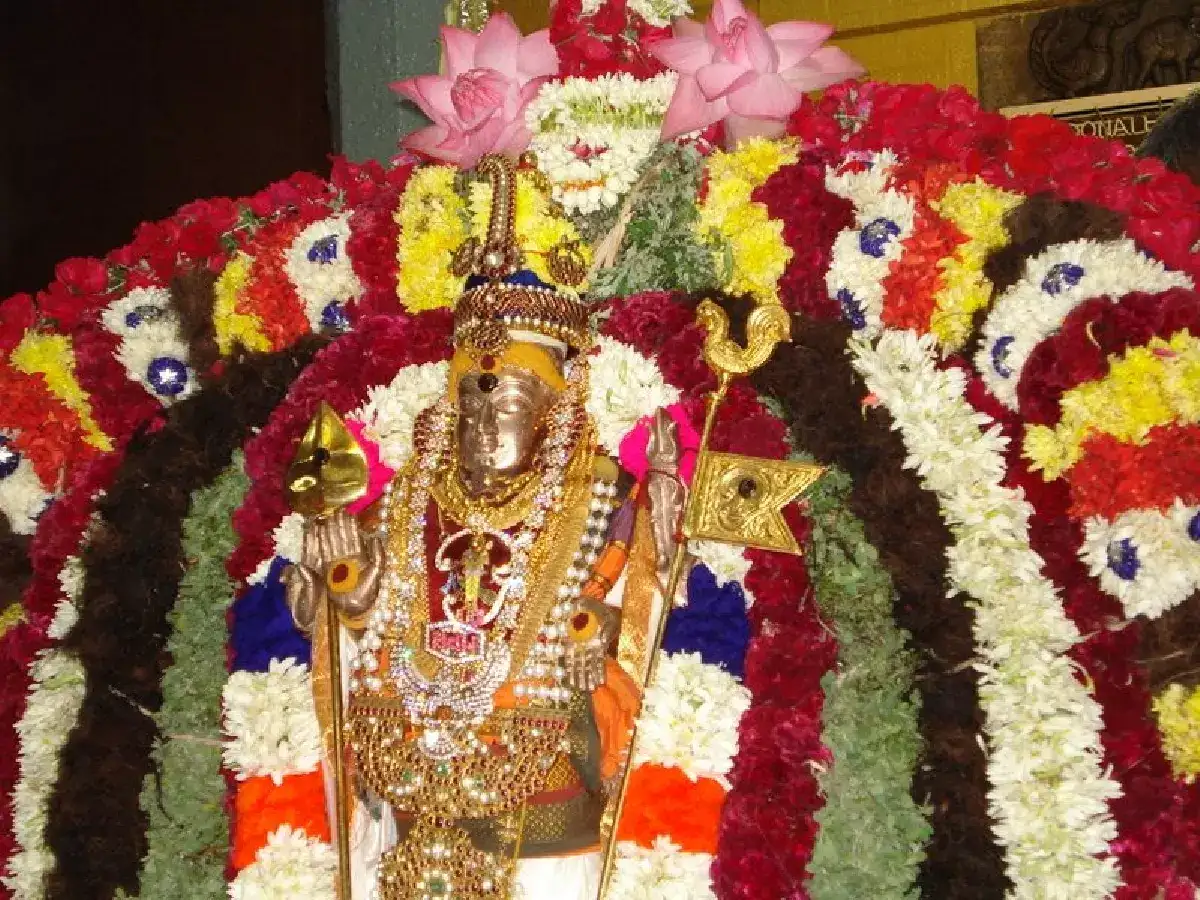 Rooster Flag Murugan,அசுரனை அருகிலேயே வைத்து அருள் புரியும் முருகன் ...