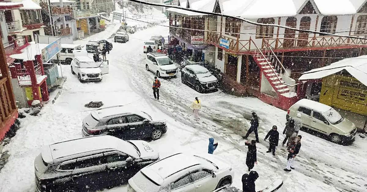 Himachal Weather,മഞ്ഞിൽ മുങ്ങി കശ്മീരും ഹിമാചലും; സഞ്ചാരികൾക്ക് ...