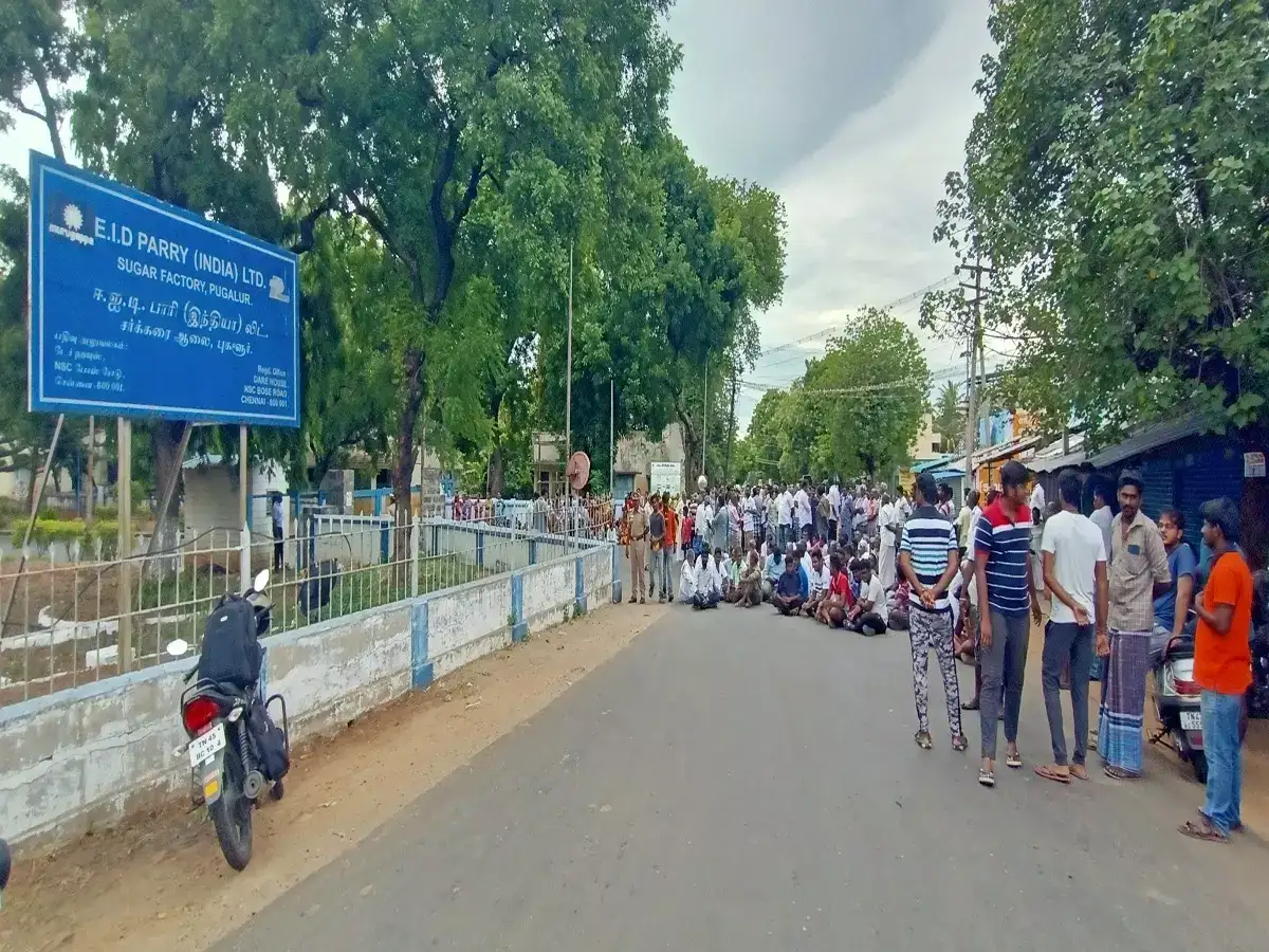 Pugalur Sugar Factory,தனியார் சர்க்கரை ஆலை துகள்களால் இன்னல் ...