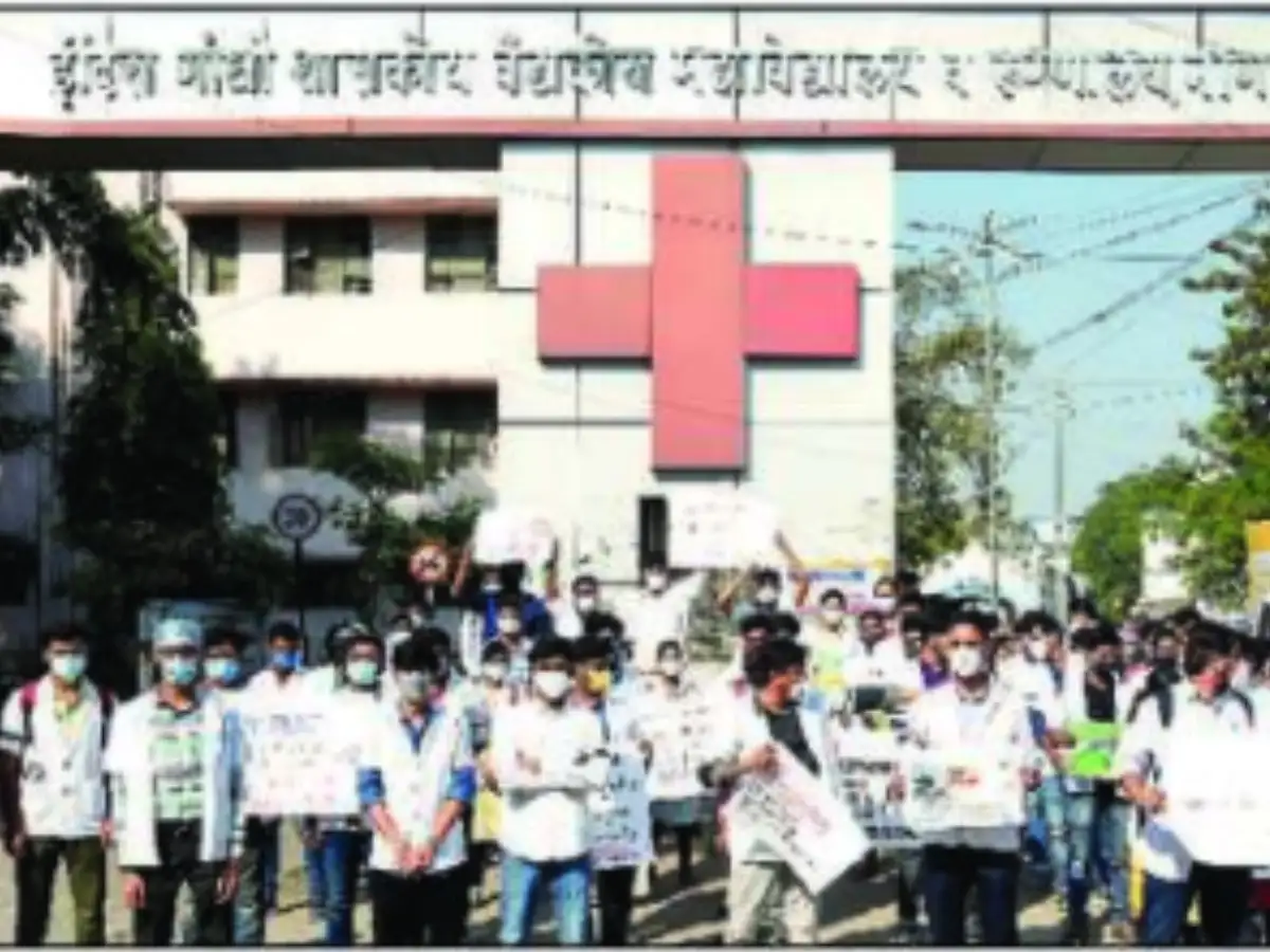 Ayush Doctors,आयुर्वेदाची भीती अनाठायी - article on allowing ayurveda ...