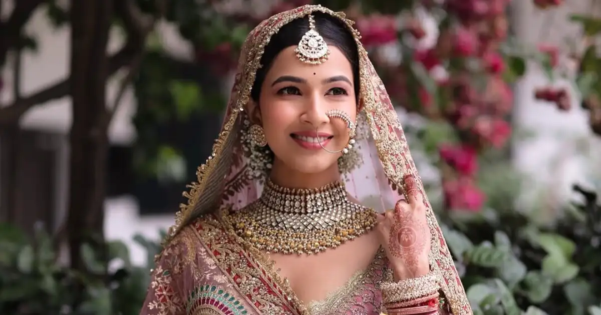 Indian Beautiful Bride In Pink Lehenga,चांद से भी खूबसूरत लग रही दुल्हन को देख लड़कों का डोल ...