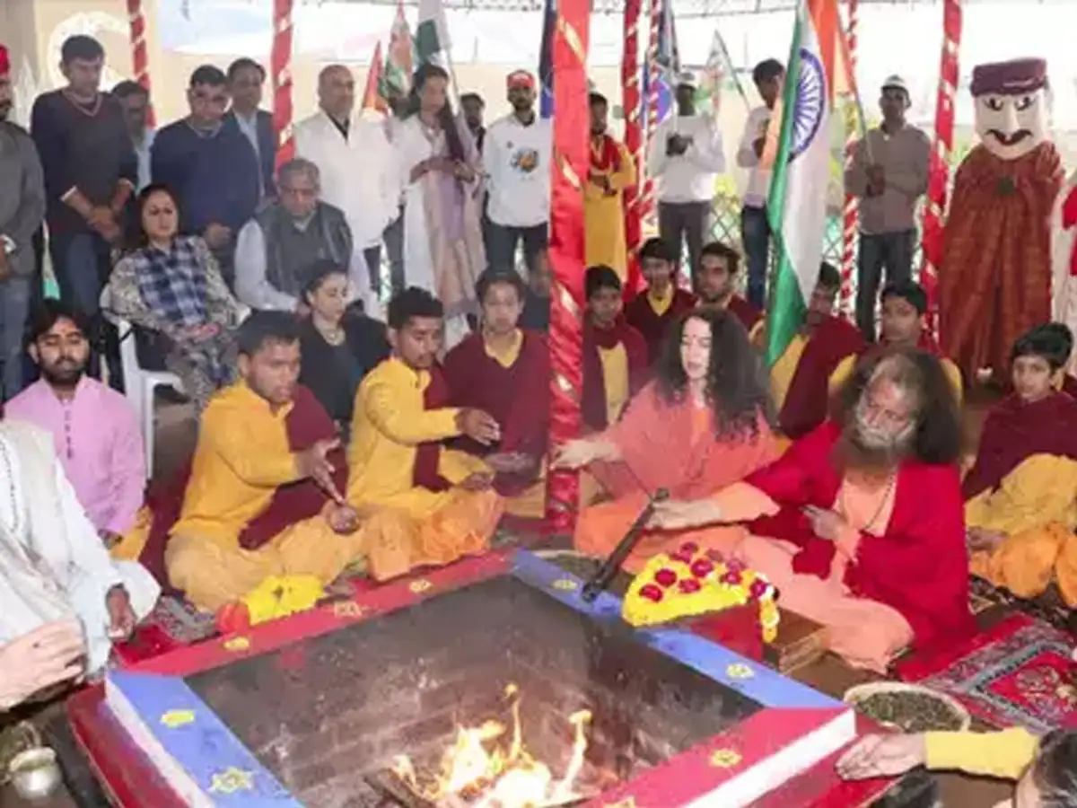 Swaha,वाचाः होम-यज्ञ आहुतीवेळी 'स्वाहा' का म्हणतात? - know about what ...