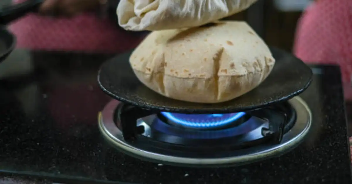 How To Make Fluppy, Soft Without Burnt Roti Or Chapati; मऊ, लुसलुशीत ...