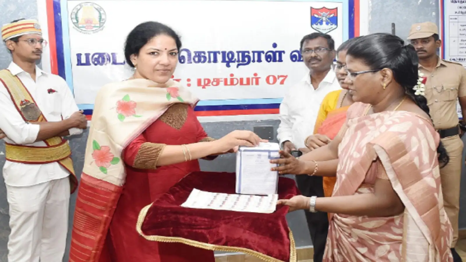 முன்னாள் படை வீரர்களுக்கு கொடி நிதி வழங்கும் நிகழ்ச்சி... காஞ்சிபுரம் ...