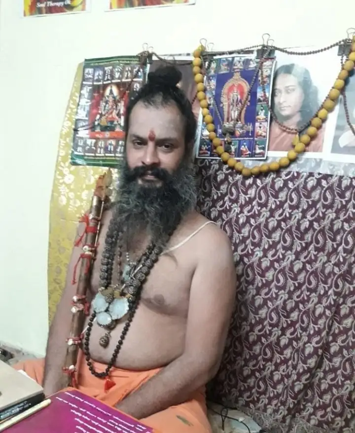 Om Kameshwara,சாமியாராக இருக்கும் நடிகர் ஓமக்குச்சி நரசிம்மன்னின் மகன் ...