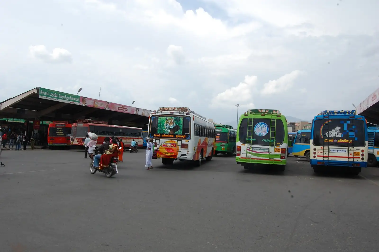 Edappadi Bus Stand,பேருந்து கட்டணம் உயர்வு: பஸ் கண்டக்டர் பையை ஆட்டைய போட்ட மர்ம நபர்! - an ...