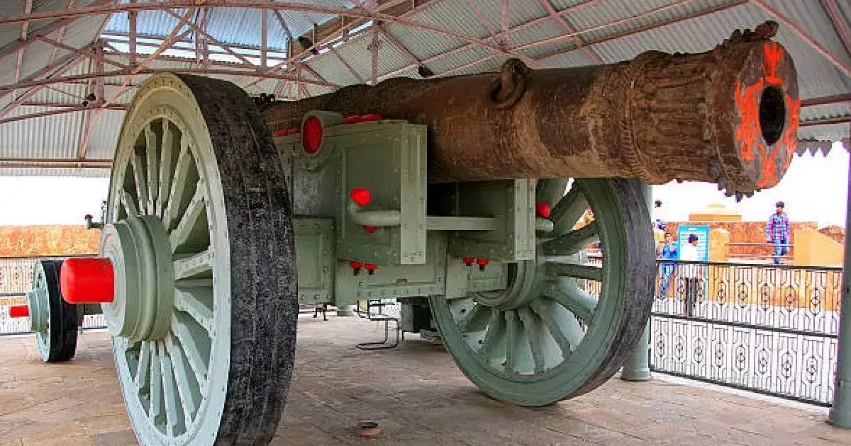 World Largest Cannon In India Name Jaivana Cannon In Jaigarh Fort ...