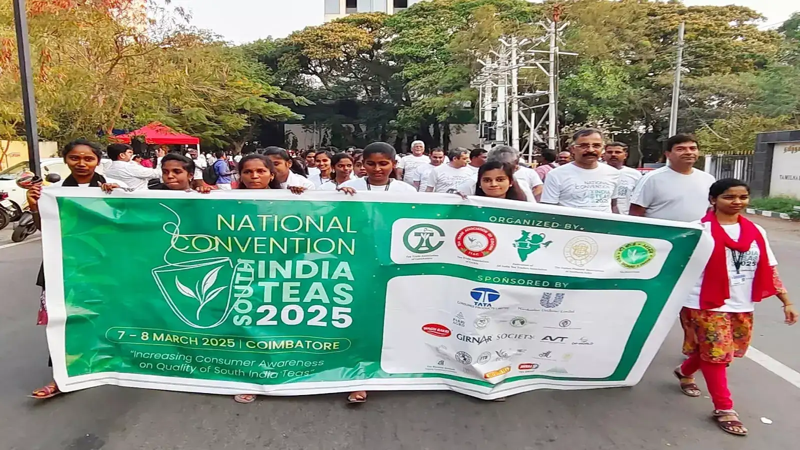 தேநீர் அருந்துவதின் அவசியத்தை வலியுறுத்தும் விதமாக விழிப்புணர்வு ...