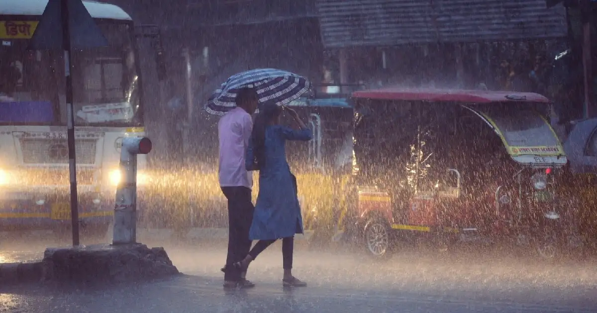 Imd Issues Rain Alert In Kerala,ഇടവേളയ്ക്ക് ശേഷം മഴയെത്തുന്നു; അറബിക്കടലിൽ ന്യൂനമർദ്ദം, തെക്ക ...