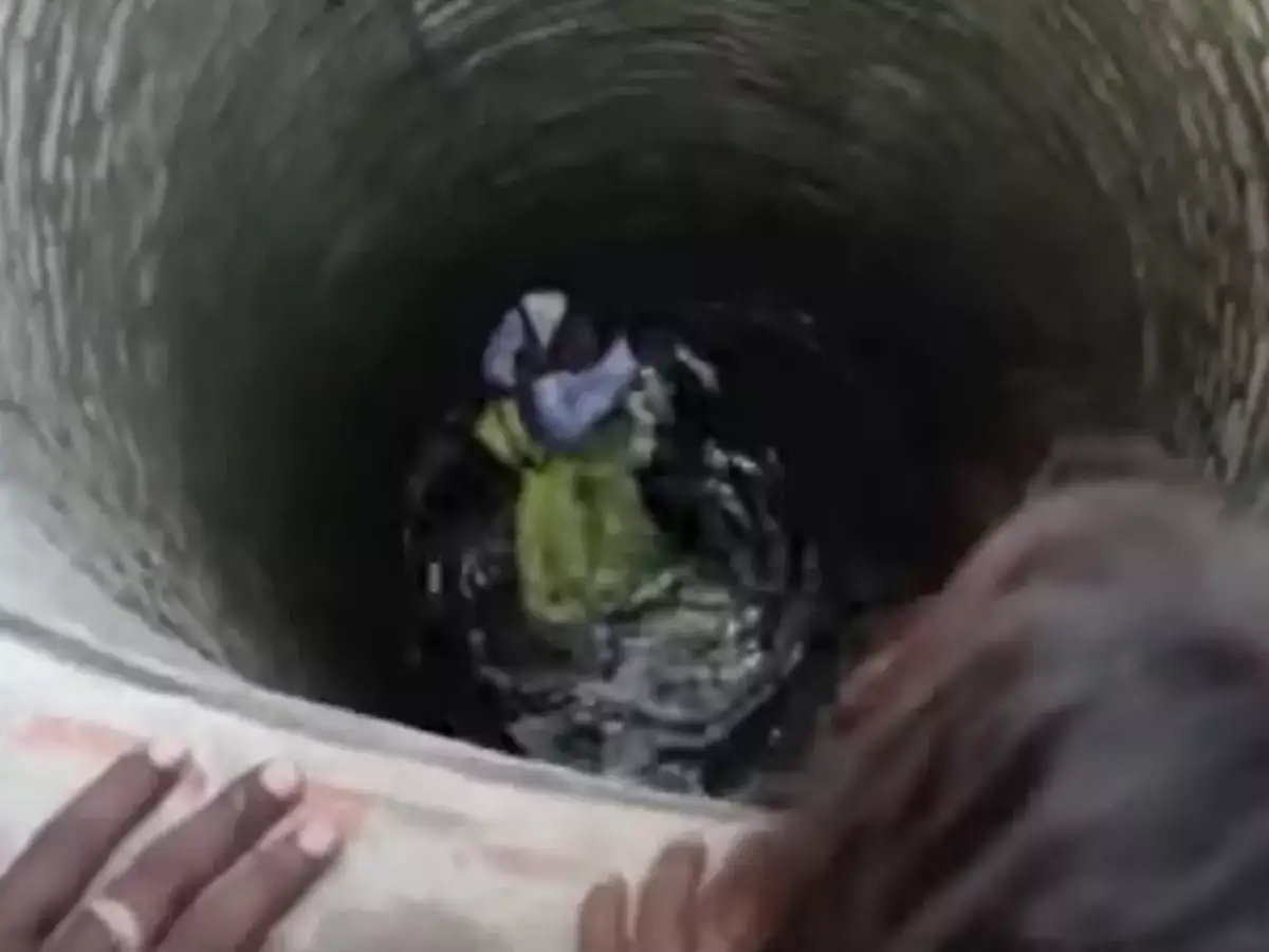 Man In Well,ప్రియురాలి ఇంట్లోంచి వస్తూ బావిలో పడ్డాడు.. అడ్డంగా బుక్ ...