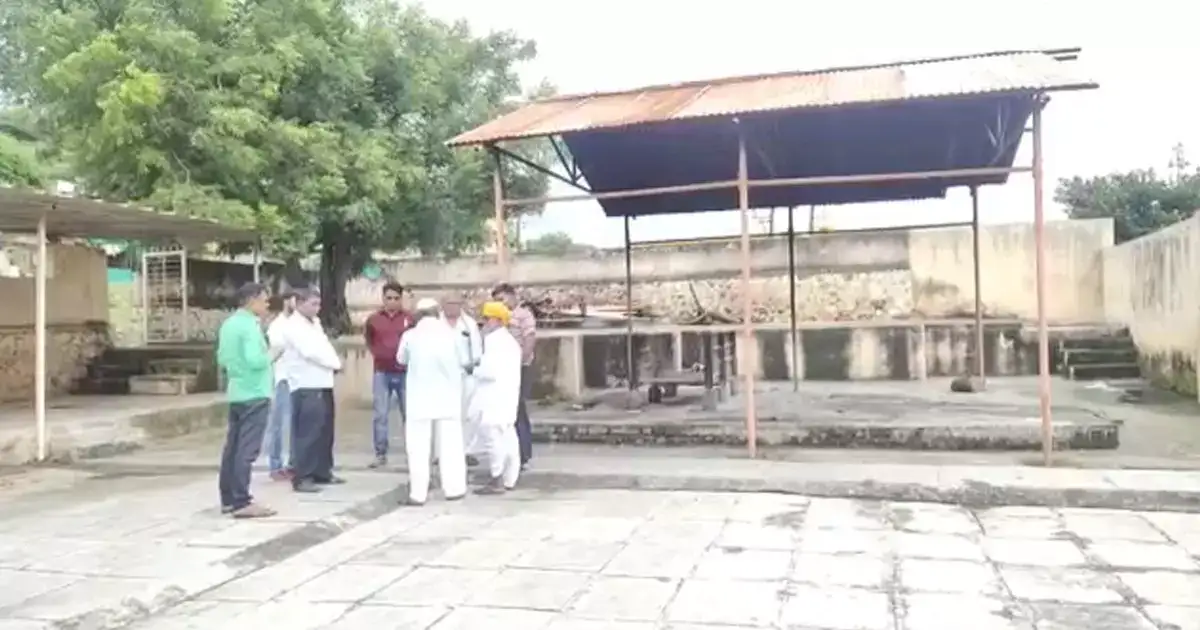 The Theft Of Ashes,गावकऱ्यांची झोपच उडाली; या गावात महिलांच्या ...