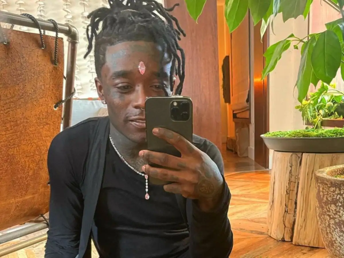 Diamond In Forehead,మూడో కన్ను కాదు.. నుదుటిలోకి రూ.175 కోట్ల వజ్రాన్ని ...