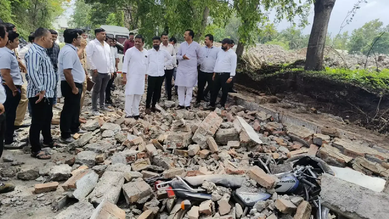 Pune Accident Koregaon Bhima ITW Company Wall Collapse One Died Three ...