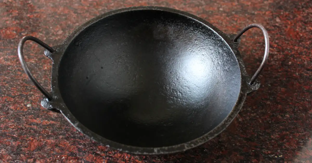 Alum Worth Rs 10 Will Make A Black Iron Pan Shine Within Minutes, Even ...