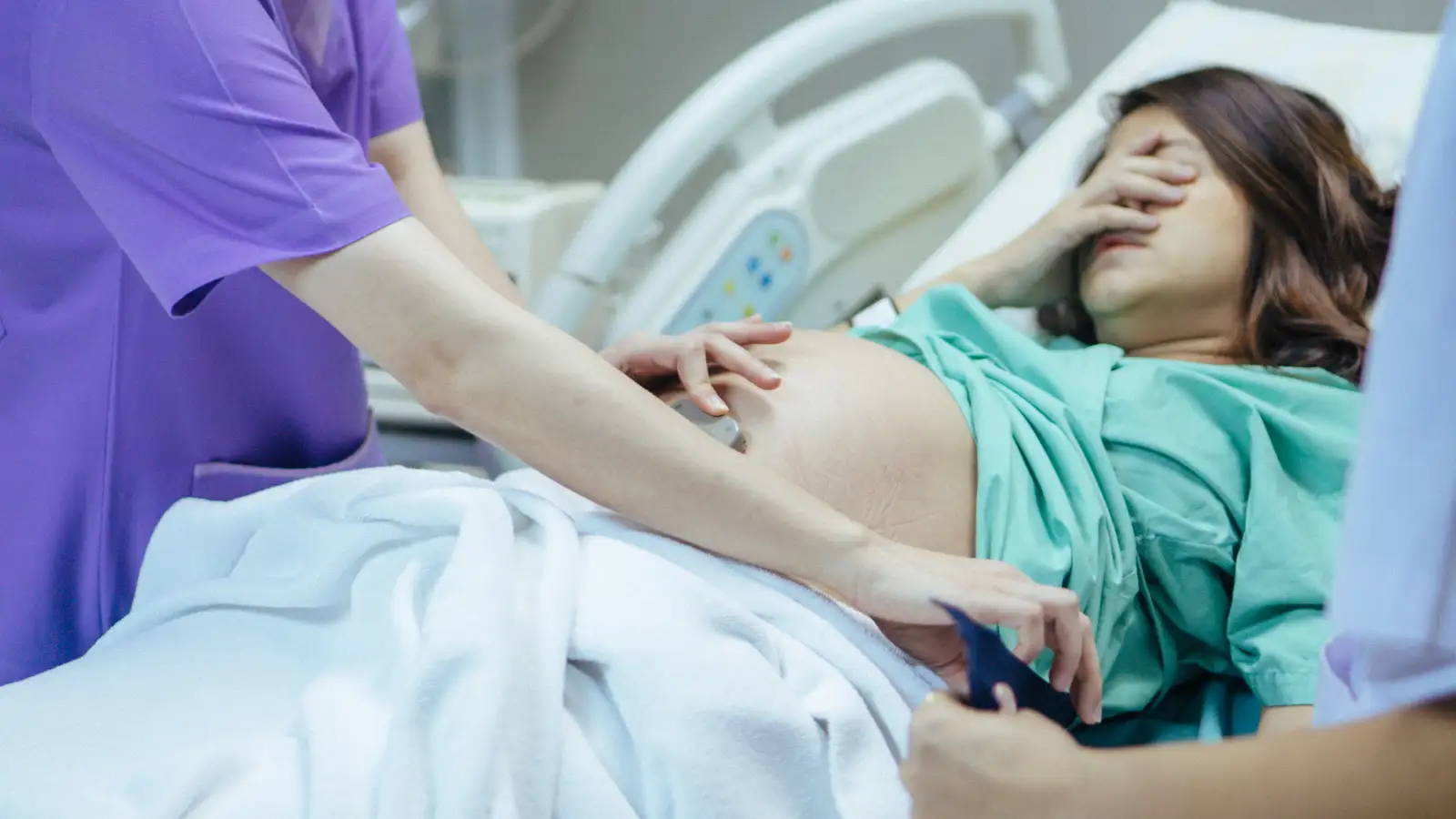 Difference Between Normal and Prolonged Labour | Phases Explained