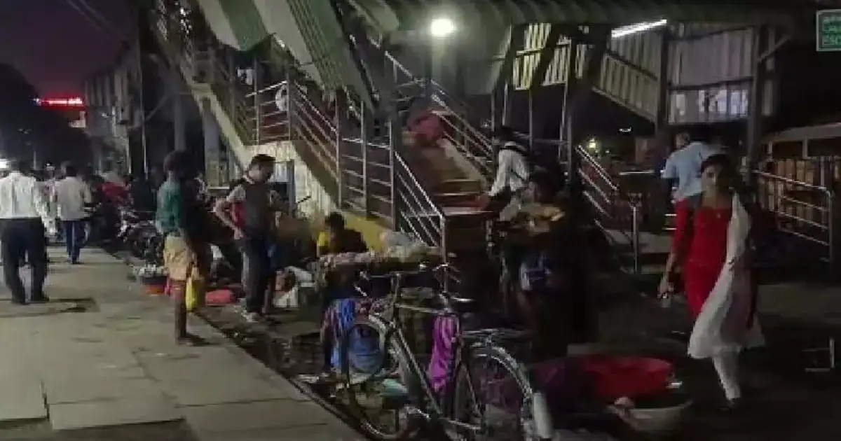 சென்னை,என்னடா நடக்குது இங்க.? குரோம்பேட்டை நடைபாலத்தையே பார் மாதிரி ...