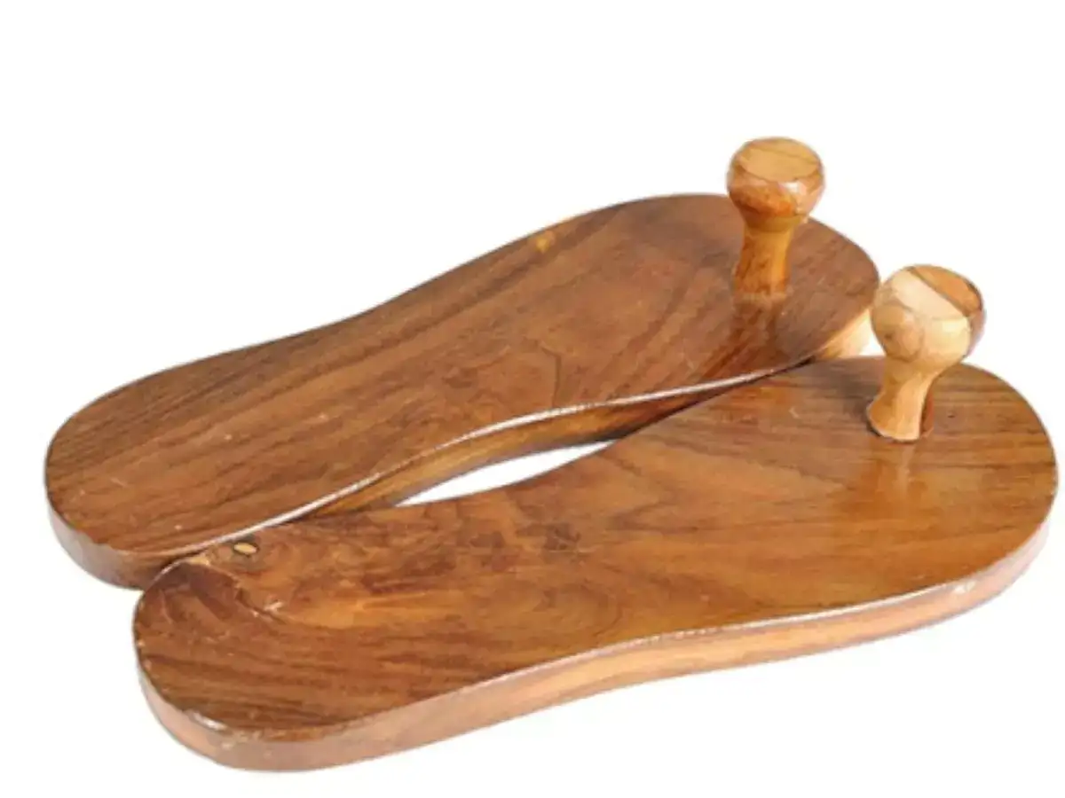 क्या आपने कभी चरण पादुका पहनी है? अगर मौका मिले तो जरूर पहनें क्योंकि ...