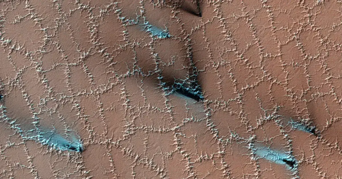 Mars Spring Season Dry Ice Patch: NASA Mars Reconnaissance Orbiter ...