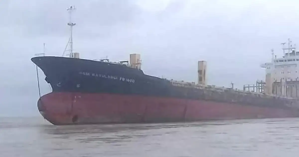 Indonesia Ghost Ship,കടലിലൂടെ ഒഴുകിനടന്ന് ഒരു 'പ്രേതക്കപ്പൽ'; ഉള്ളി ...