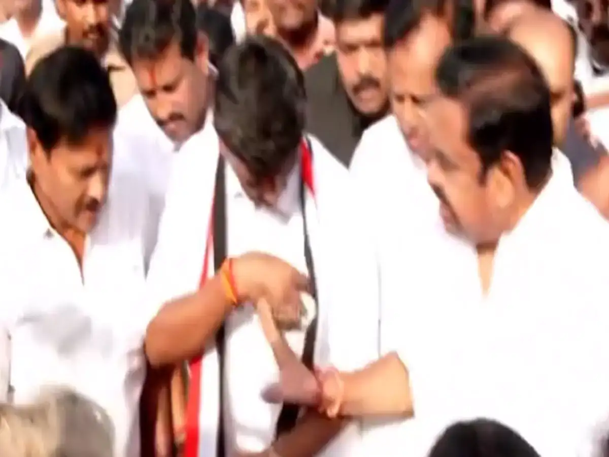 Edappadi Palaniswamy Angry At Salem Admk Candidate: "ஏய்.. அதை எடுக்காத ...