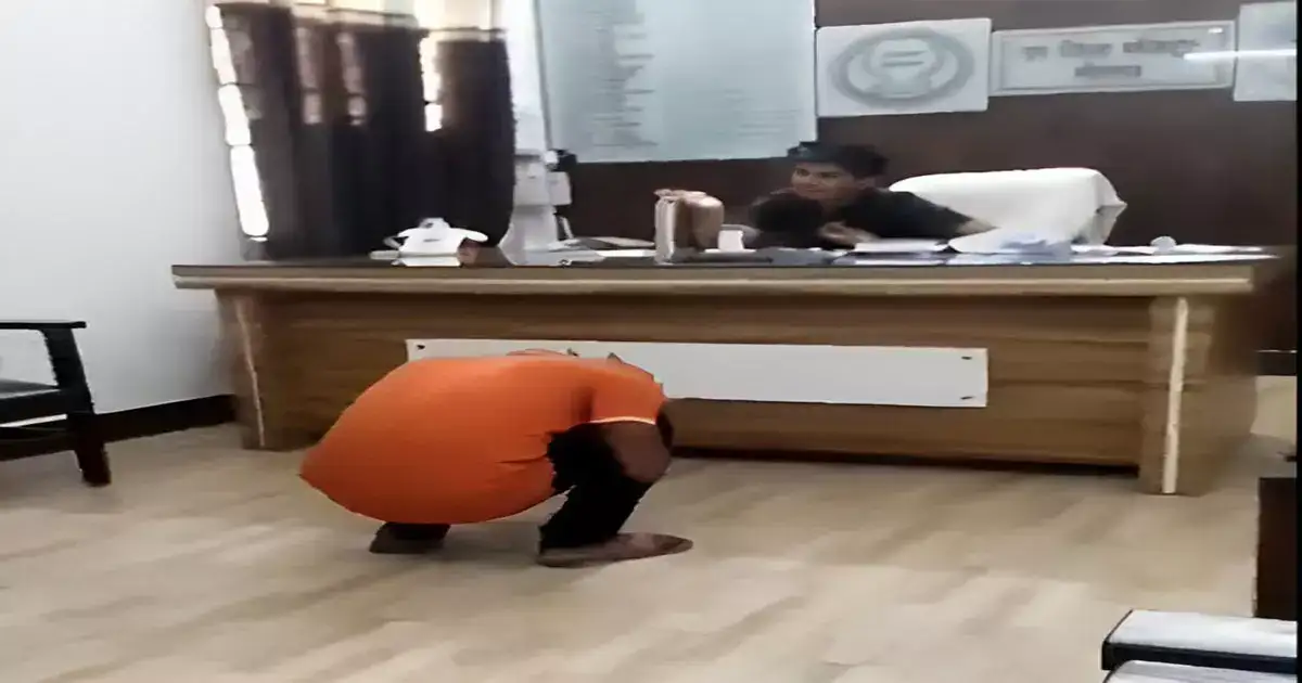 Mirganj SDM Udit Pawar made young man cock Desh Deepak new SDM of Mirganj : बरेली के मीरगंज ...