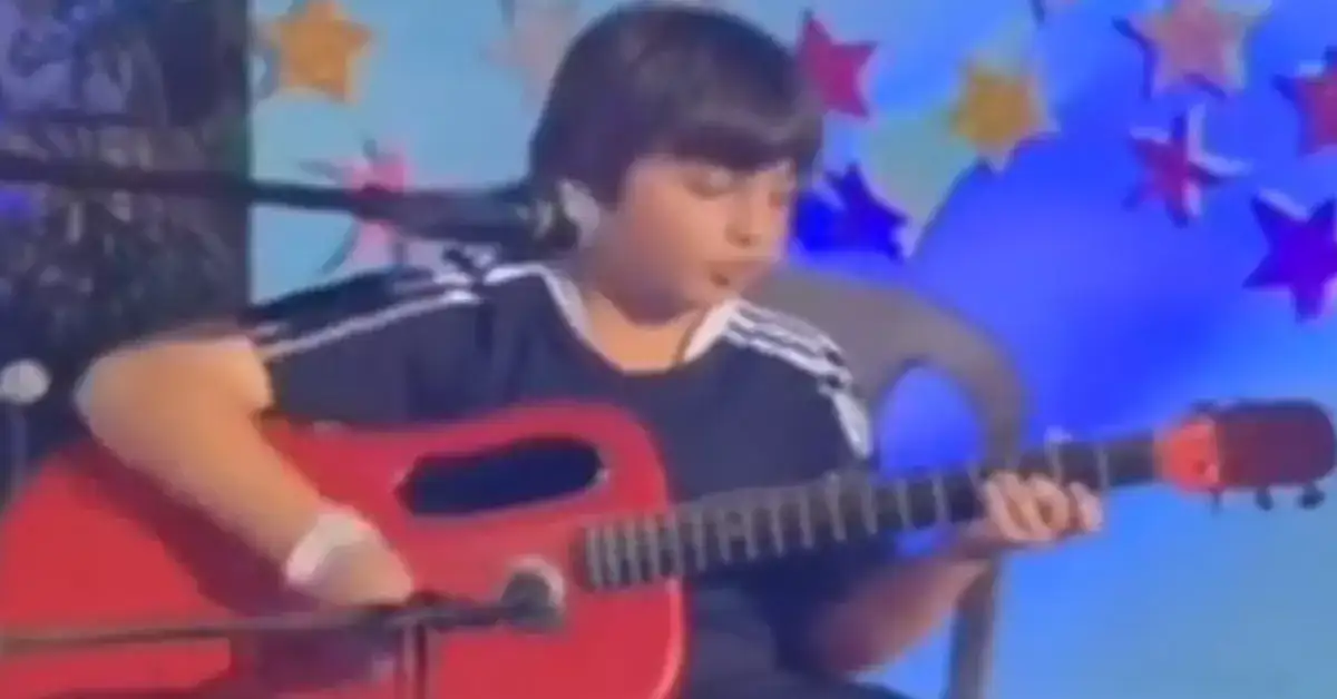 Shah Rukh's 11-year-old Son Abram Played Such A Guitar, The Surprised People Said- The Entire ...