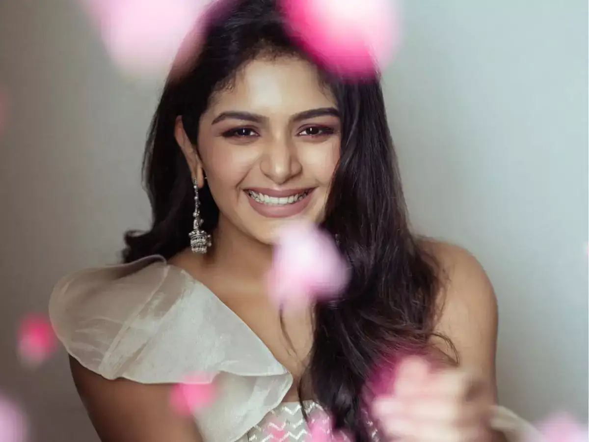 actress Aditi Shankar to pair up with actor atharvaa in m.rajesh new ...