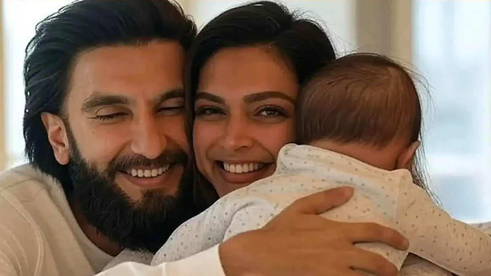 Pictures Of Deepika And Ranveer Are Going Viral As Their Daughter, Know The Truth Behind These ...