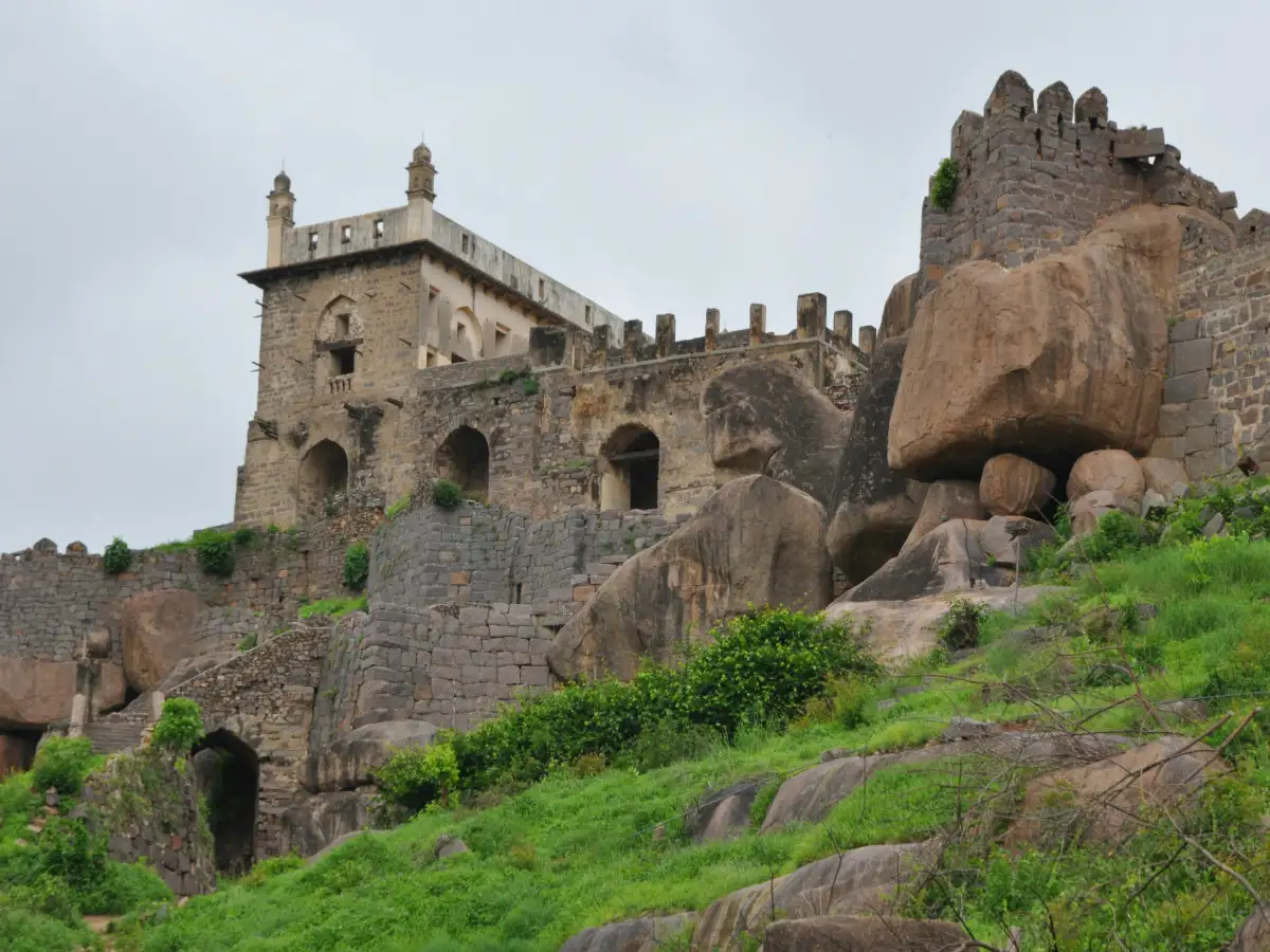 Golkonda Fort,నవాబుల చారిత్రక సౌధం గోల్కొండ కోట.. తప్పక చూడండి ...