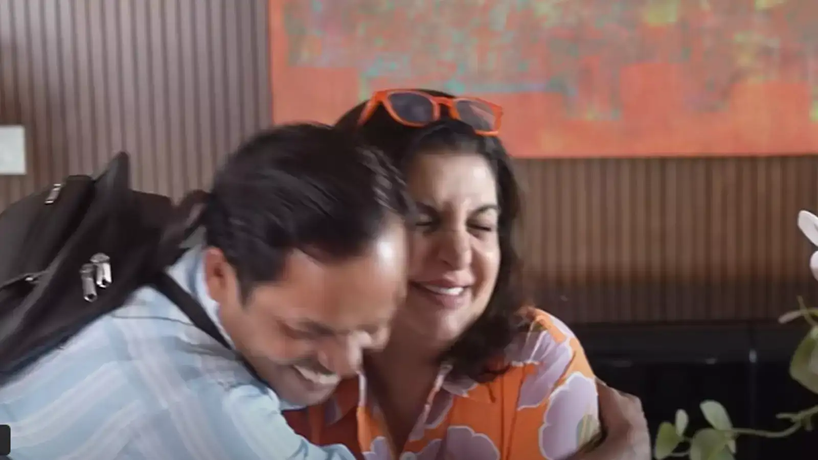 कुक दिलीप को गांव से लौटने पर मिले 3 सरप्राइज तो खुशी से उछलकर फराह खान को लगा लिया गले, फैंस ...